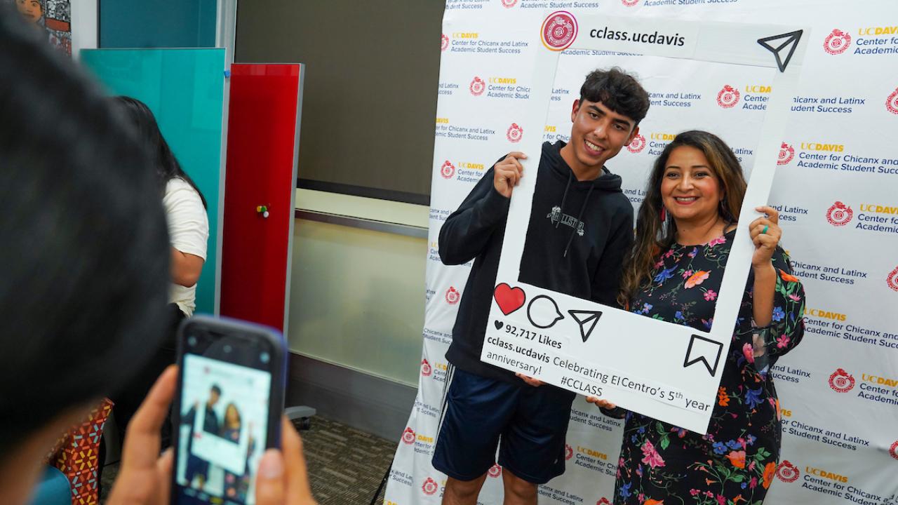 Plática Familiar | New Student Programs